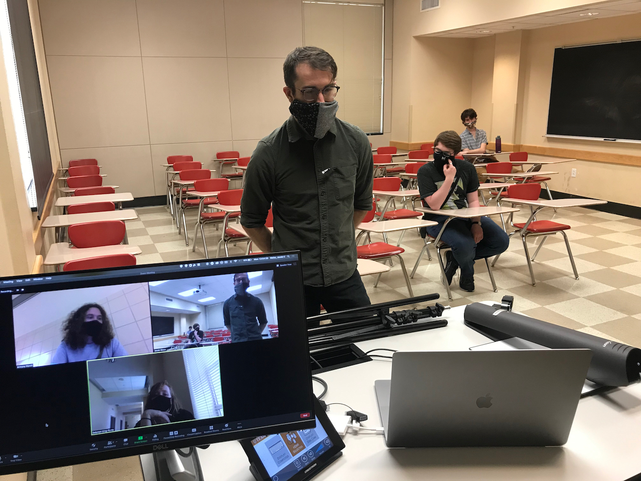 Medium Zoom Classroom