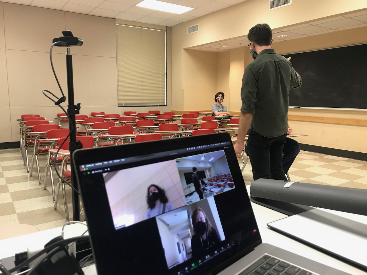 Medium Zoom Classroom